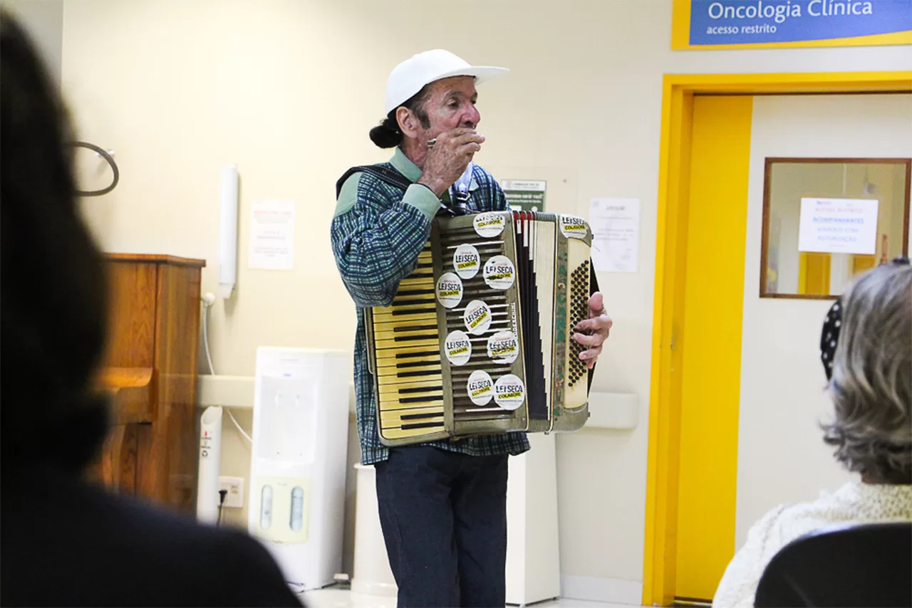 Conheça a história de 'Walter da Gaita’: um músico multitarefa que é ...